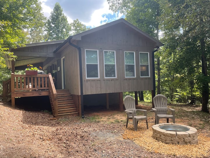Bentley's Bungalow, Cozy Little Cabin In The Woods - Mineral Bluff, GA