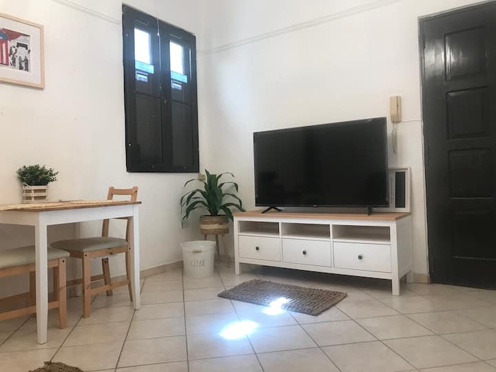 Welcome To Abby's Apartment! Perfect For Couples - Levittown