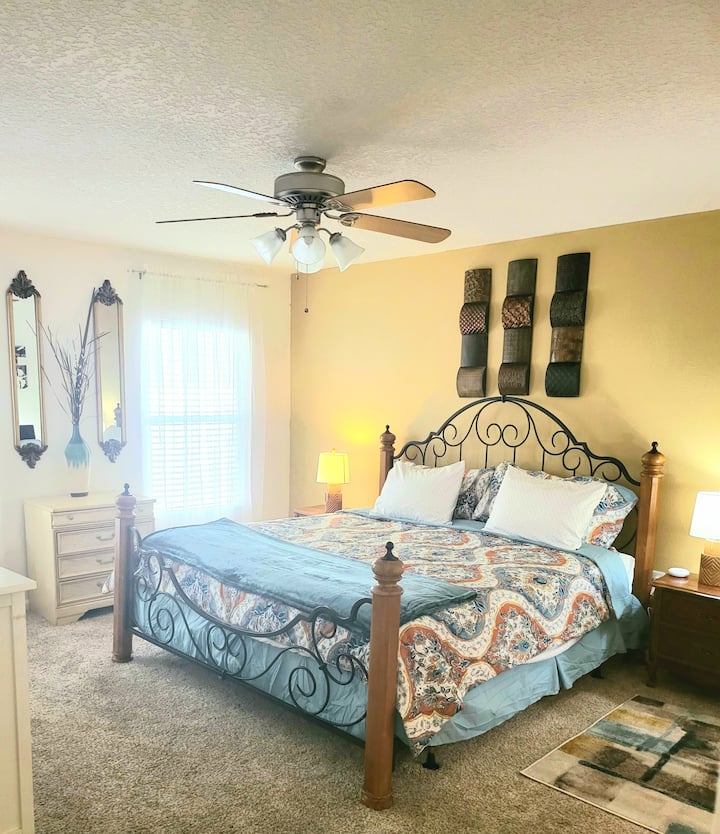 Monthly Stay +/Spacious King Suite W/ Priv. Bath - Jacksonville, FL