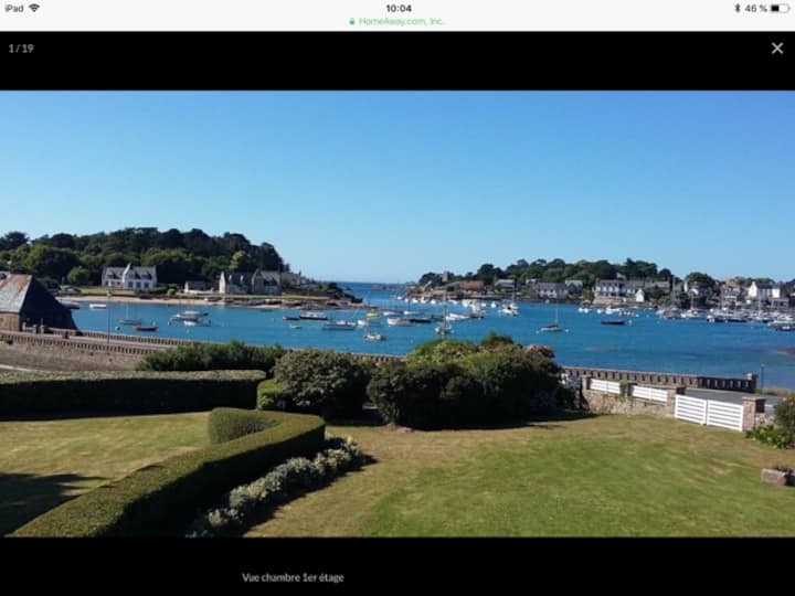 Vue Magnifique Sur Le Port De Ploumanach. - Bretagne