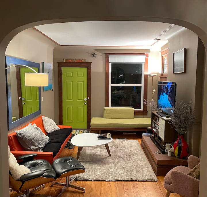 Artsy Midmod 3br2ba Walking Distance To Everything - Denver, CO