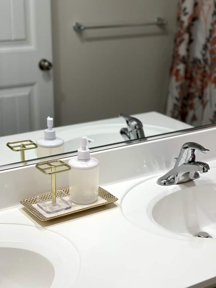 Masters Bedroom W/ Full Bath Cozy - Salisbury, MD