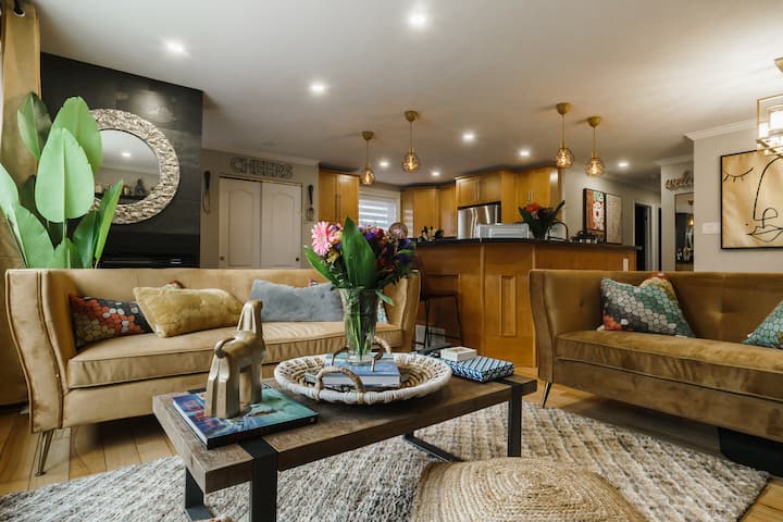 Boho Escape In Central Barrie At Villa Mirela - Barrie