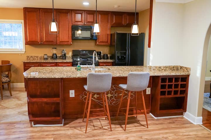 Modern Comfort Home 5 Min To Airport Thegoodplace - Alamo Heights, TX