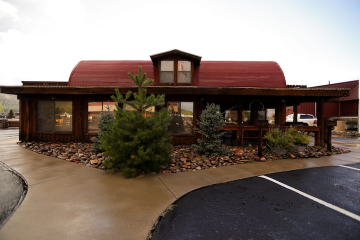 Grand Canyon Brewery And Distillery Cabin - Williams, AZ