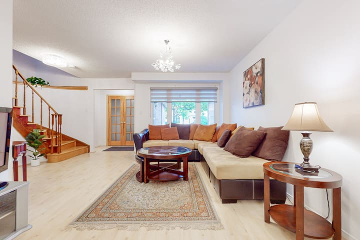 Family Home: 3-bedroom, 2-story In Richmond Hill - Vaughan