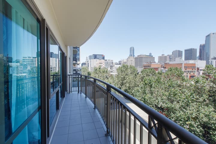 Metro King Size Two Bedroom With Balcony & Pool - Flinders Street Railway Station - Melbourne