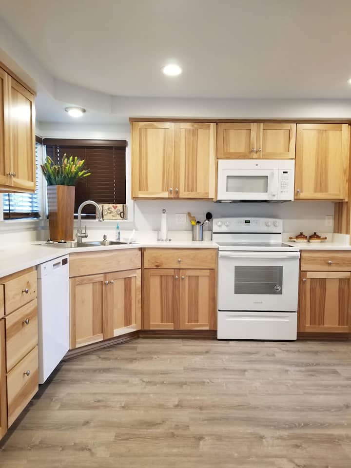 New Prime Location Home In The Heart Of Eugene!! - Eugene, OR