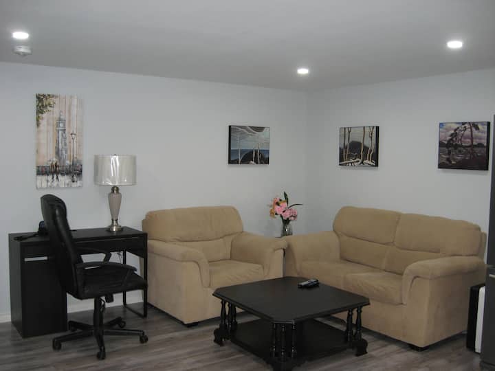 Beautifully 1 Bedroom Suite In Guelph - Guelph