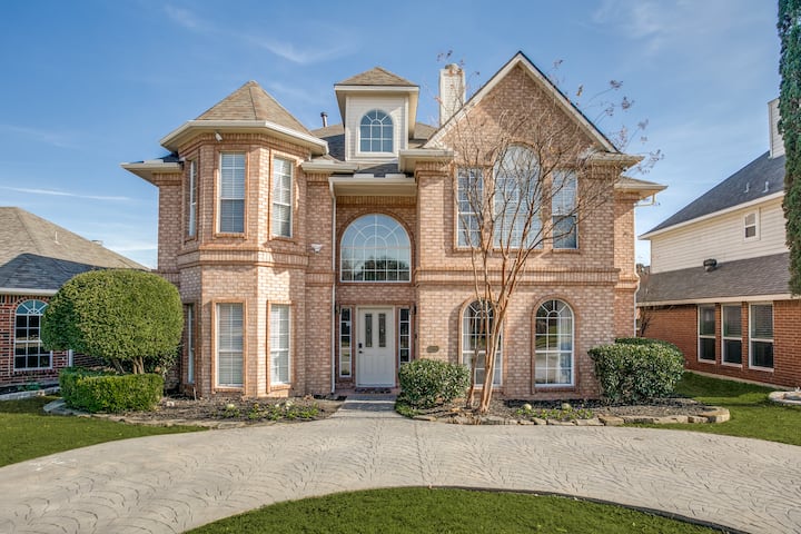 Luxury 5 Bedroom, 3.5 Bathroom Pool Hot Tub - Allen, TX