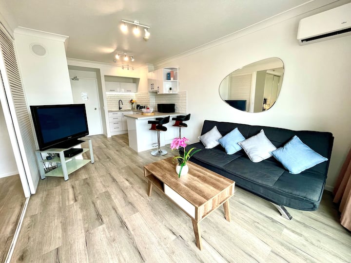 Beach Pad On Paradise Island Surfers Paradise - Surfers Paradise