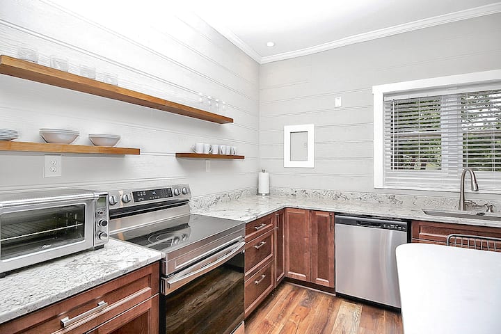 Cottage W/game Room, Fire Pit & Fenced-in Yard - Concord, NC