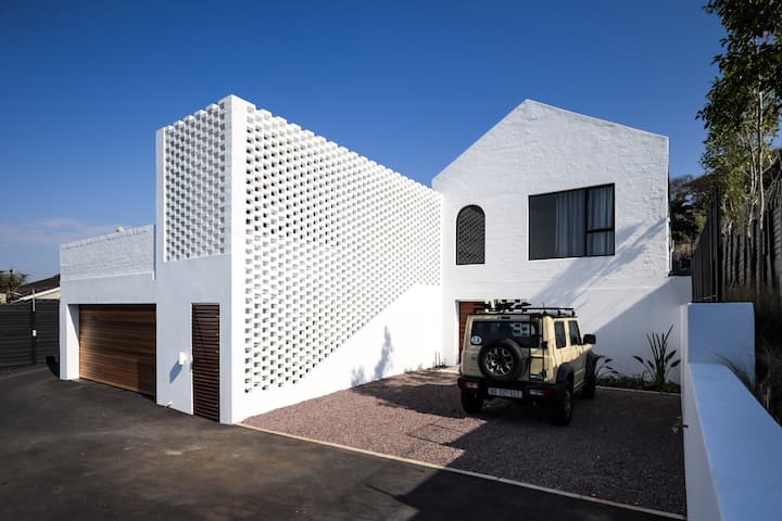 Stylish 8 Sleeper Designer Home - Durban