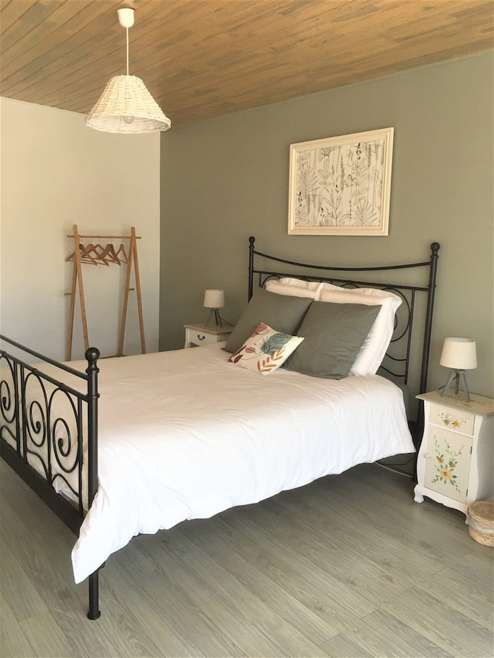 Ensemble De Deux Chambres Chez L'habitant - Saint-Jean-d'Angély