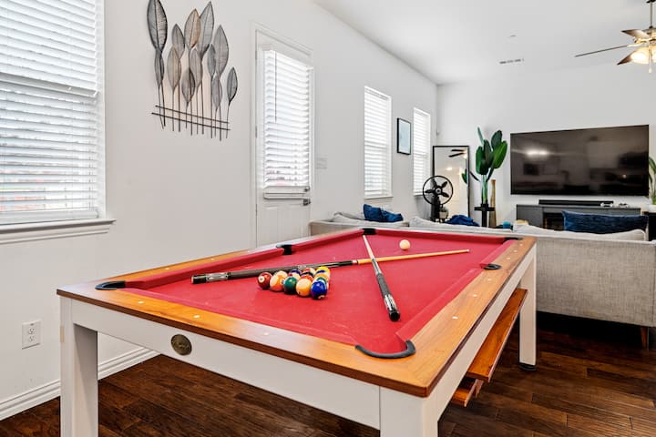 Lux Living Dallas Townhomes - Grapevine, TX