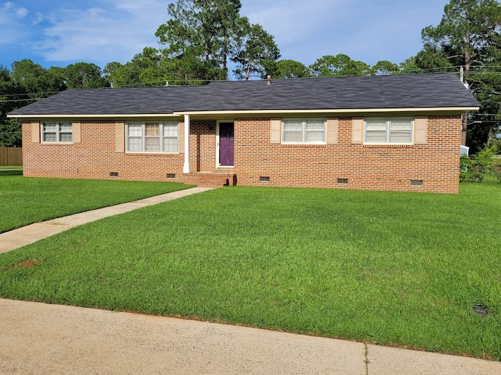 Spacious Safe Serene Home In Nice Neighborhood! - Albany, GA