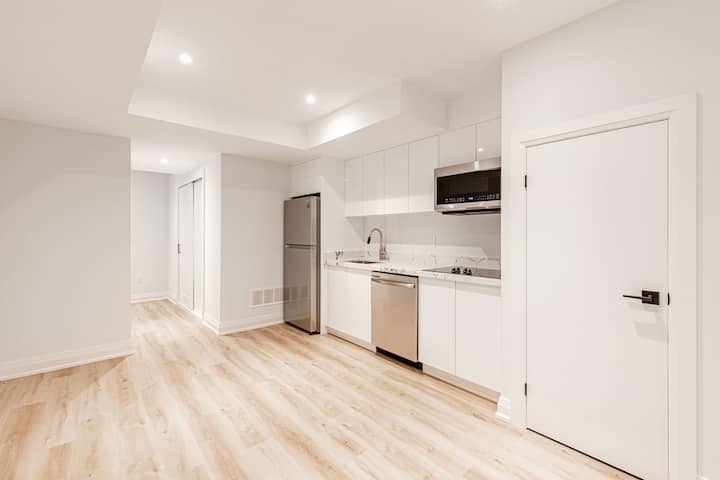 Gorgeous Modern 1-bedroom Guest Suite - Toronto