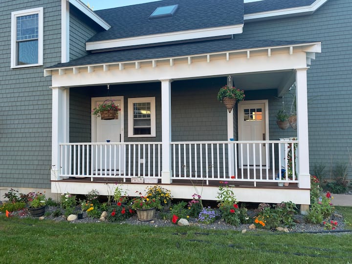 New, Studio Apartment!
Walk To Beaches & Town - York, ME