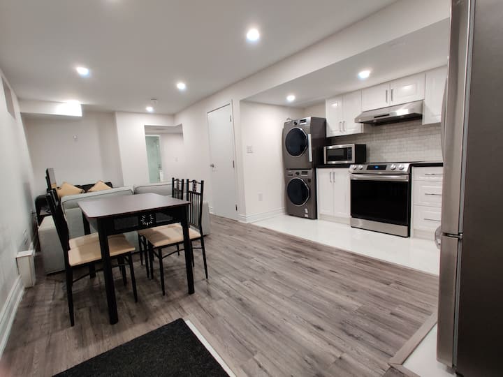 Modern 2 Bed 1 Bath Basement Apartment - Oakville