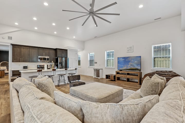 Modern 2 Bedroom - Free Parking, A/c & Central! - Northern Arizona University, Flagstaff