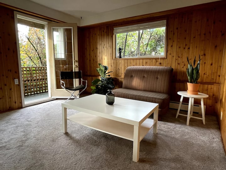 2-bedroom Suite With Private Laundry And Entrance - North Vancouver