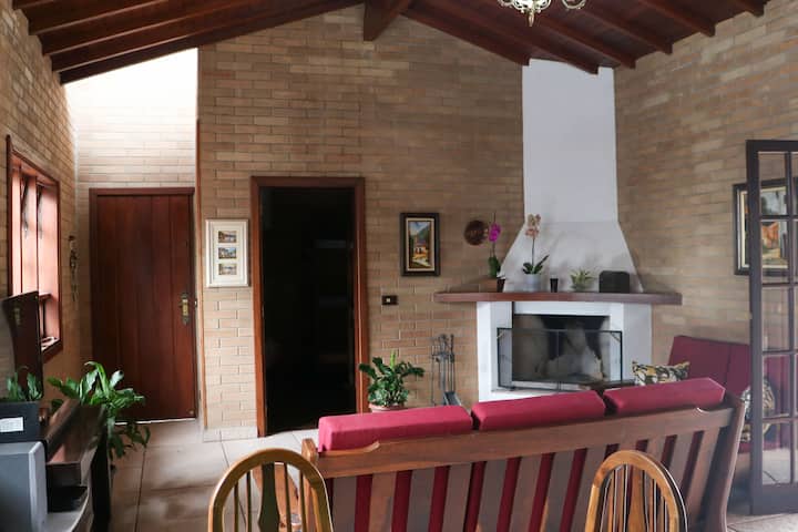 Agradável Chácara Com Piscina E Sauna - Jundiaí