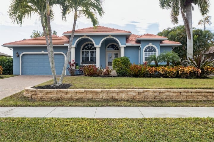 Within Walking Distance To The "Best" Of Marco - Marco Island, FL