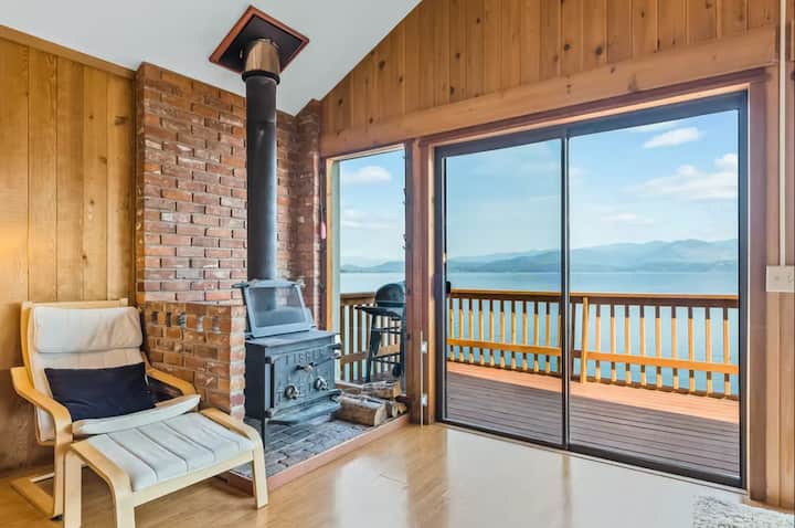 The Boat House: Lakefront, Private Docks, Hot Tub - Shepherd Lake, ID