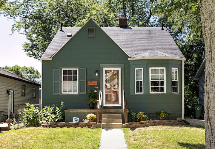 3b/1b Ferndale Home W/ Fenced Yard & Pet Friendly - Detroit, MI