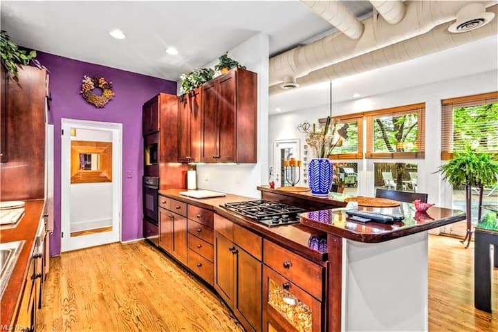 The Ness- The Eliot Ness Historical Home - Cleveland Heights, OH