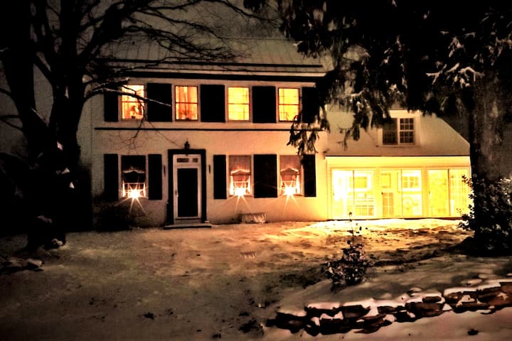 Birch House• Cozy Colonial • Unique Winter Retreat - Lewisburg, PA
