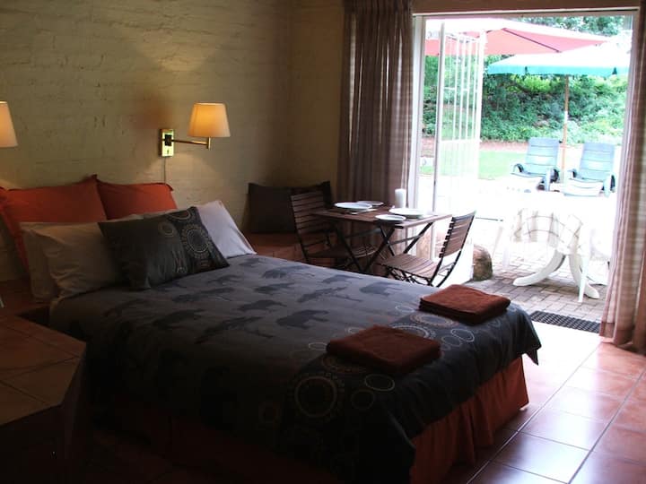 Lovely, 1 Bedroom Open Plan, Serviced Suite 1 - Emgwenya