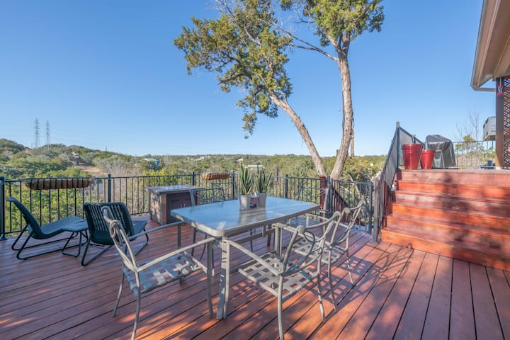 Stunning Home On Cliff With Views: 5 Min To Lakes - Lakeway, TX