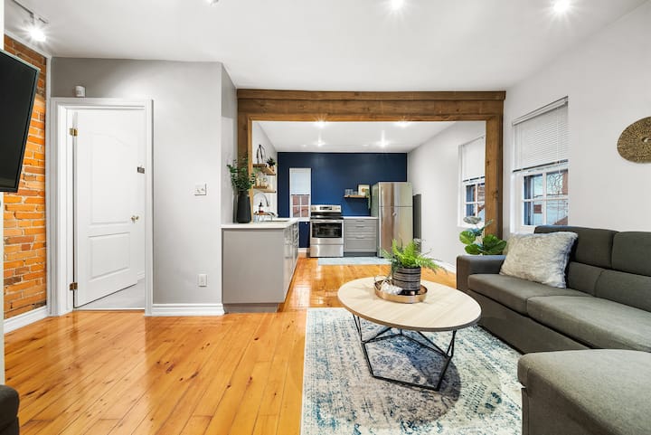 Dwtn Walkerville- Charming/renovated 2 Bdrm Suite - カナダ ウィンザー