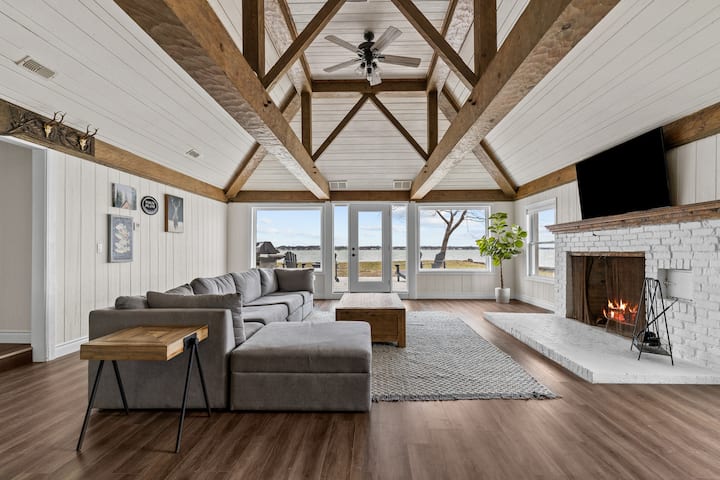 Historic Wolfe Island Lodge (Waterfront) - Amherstburg