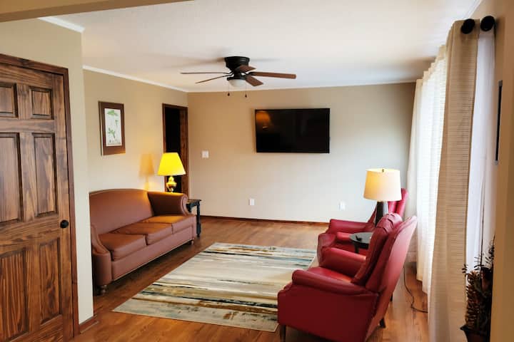 Clean! Comfortable! Convenient! - Dandridge, TN