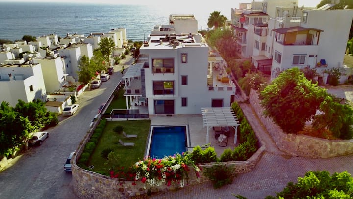 Bodrum Villa-3 Bedrooms, Sea View And Private Pool - Turgutreis