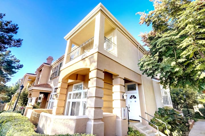 Sunny Townhouse In La Jolla Utc - San Diego, CA