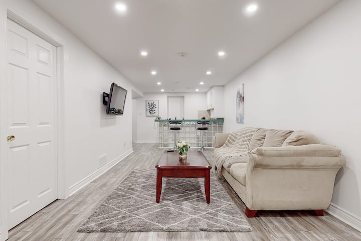 Fully Renovated & Cozy Basement In Richmond Hill - Vaughan