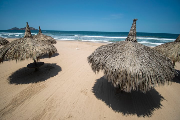Beachfront Bliss: Stunning Villa In Mazatlan - Mazatlán