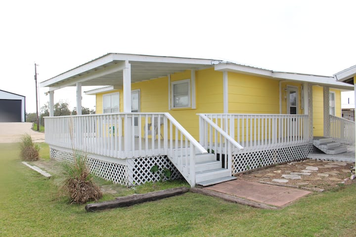 Boggy Bungalow: Cozy Home With Awe-inspiring Views - Port O'Connor, TX