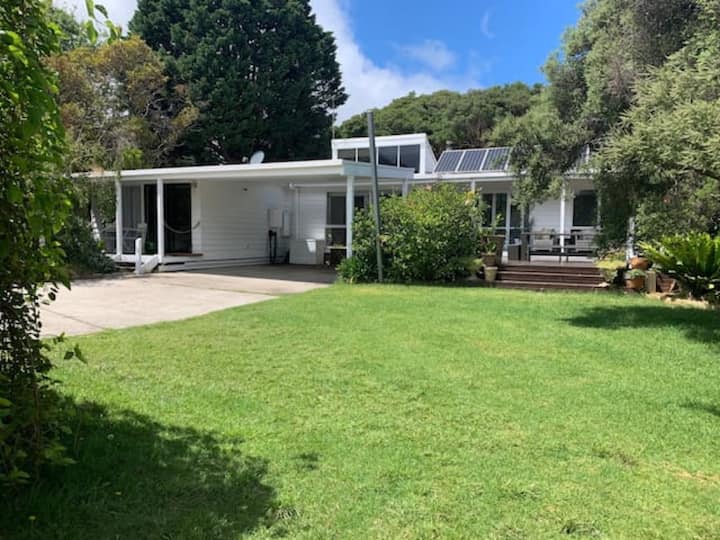 Secluded Coastal Garden Home Closeto Beach - Sorrento