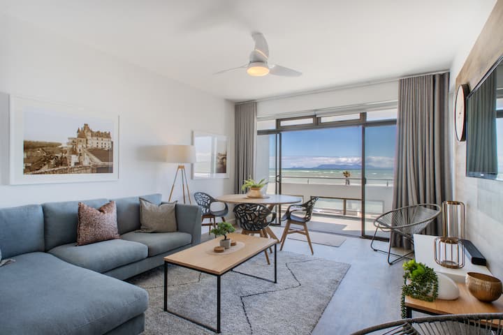 Beachfront Apartment. - Somerset West