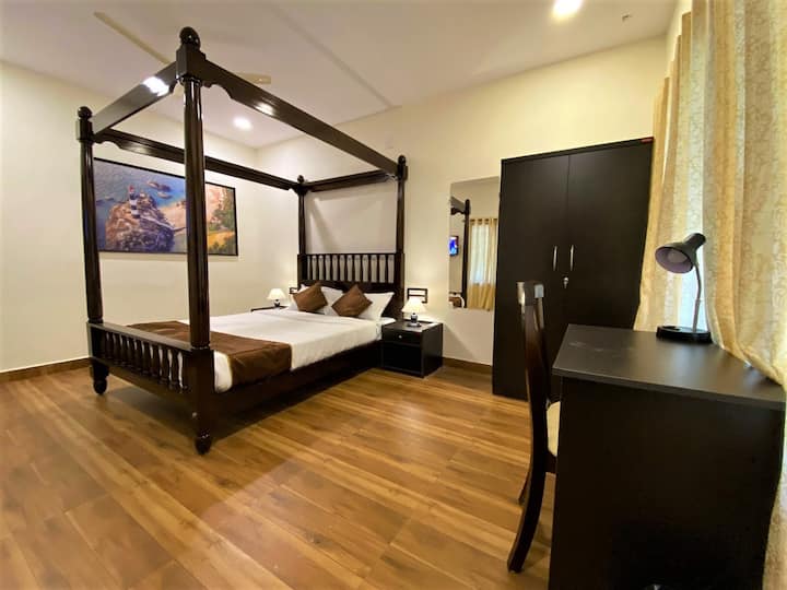 King Suite (Udupi Inn) - With Private Garden - Udupi