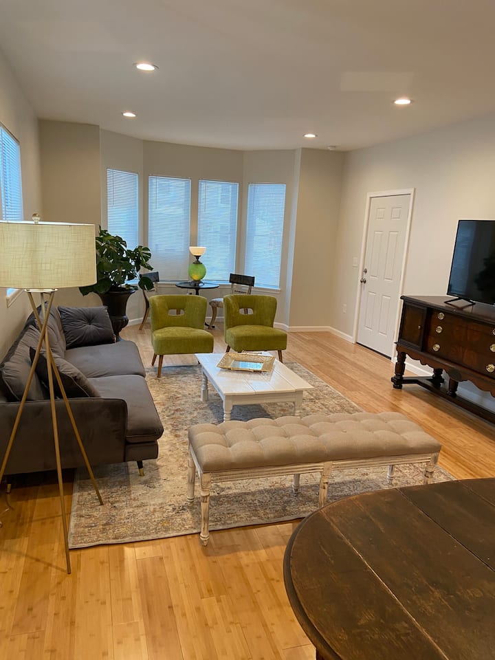 Honesdale Historic District 2 Br+ Apartment - Waymart, PA