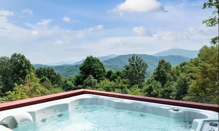 Stunning Views & Close To Town! - Swannanoa, NC