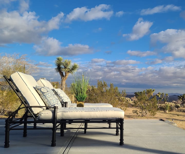 Barbie's Desert Doll House-
With Free Ev Charging - Joshua Tree, CA
