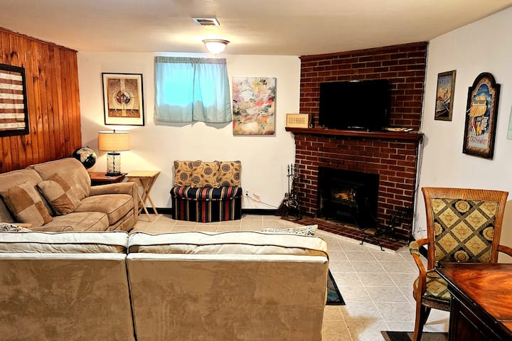 Huge 1+bedroom Convenient/safe Location W/parking! - Arlington, VA