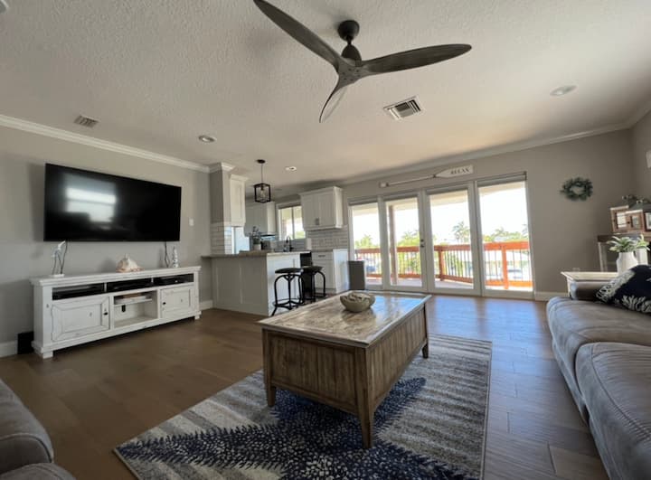 Island Sands Beach House - Fort Pierce, FL