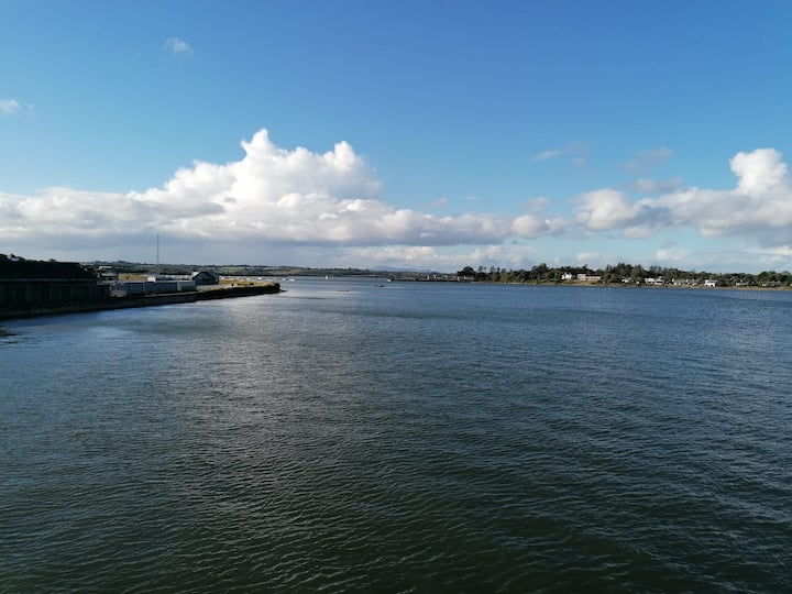 Modern Seaside Home W/king Bed + Lighthouse View - Rosslare